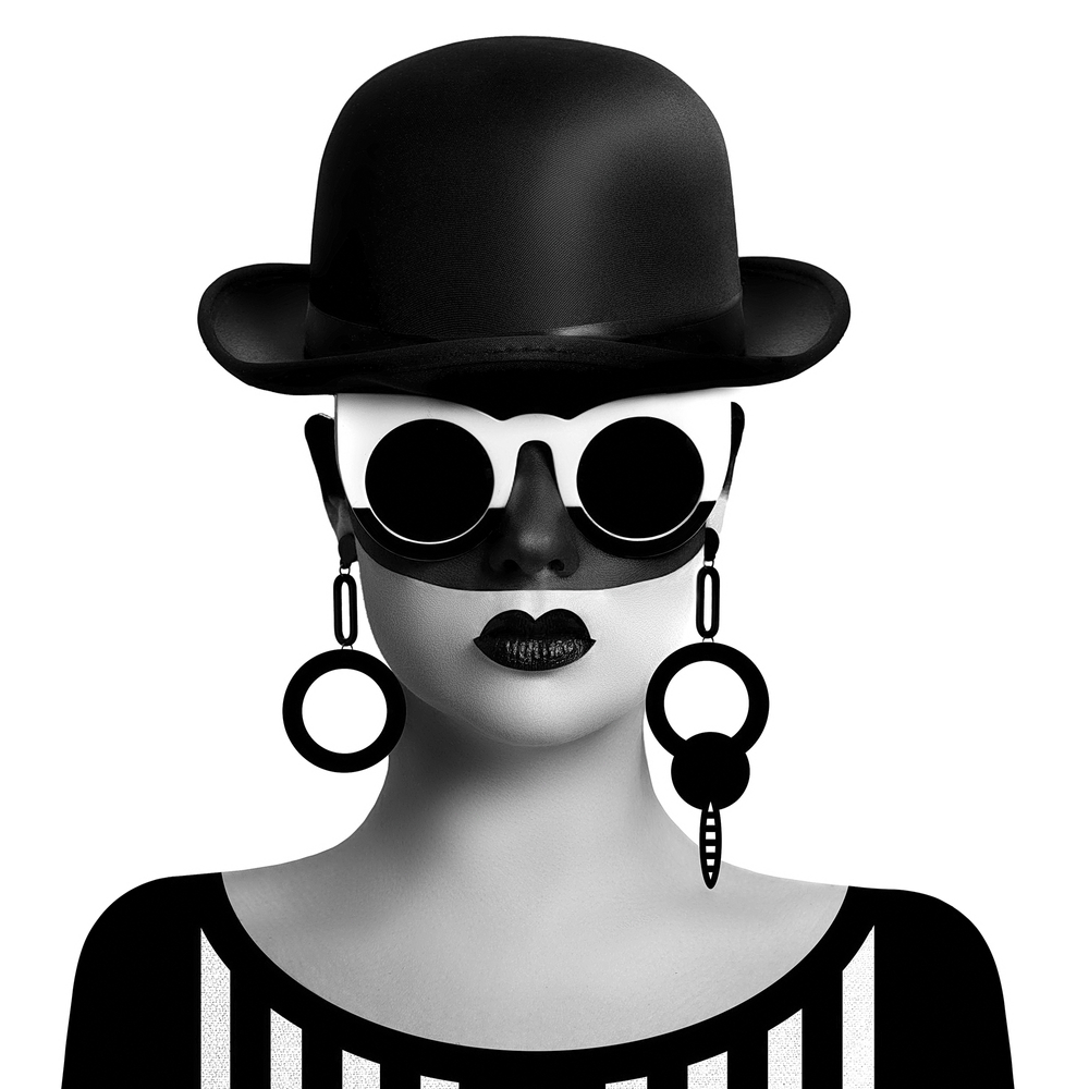 Pauline PETIT - LE PORTRAIT GRAPHIQUE (100% AUTOPORTRAIT) | LensCulture