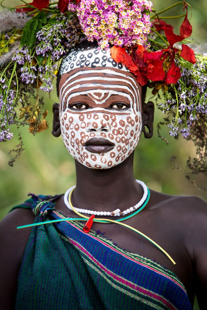Giovanna Aryafara - Varnishing tribes of the Omo | LensCulture