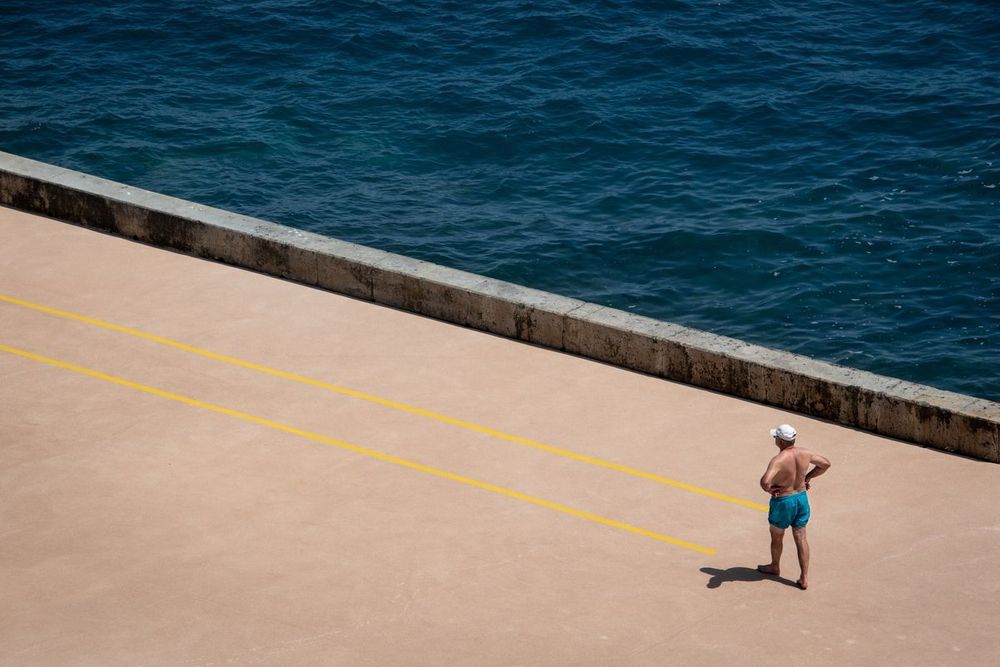 The yellow lines - LensCulture