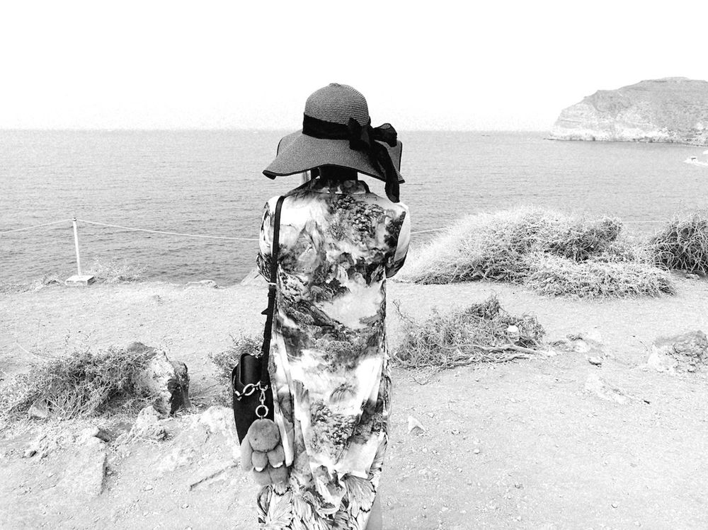 Alessandro Inches - Santorini's hats | LensCulture