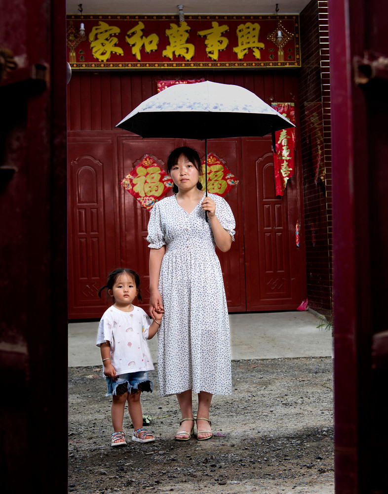 Yongxian Li - The women left-behind in China | LensCulture