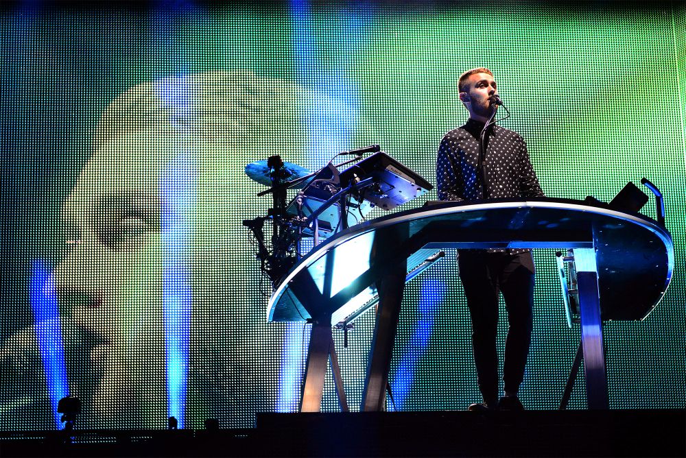 Nathan Roach - On-Stage | LensCulture