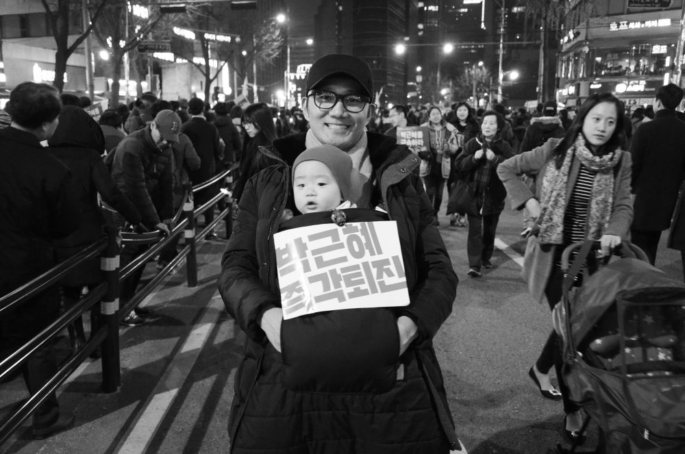 Hanjo Jung - Candlelight Revolution | LensCulture