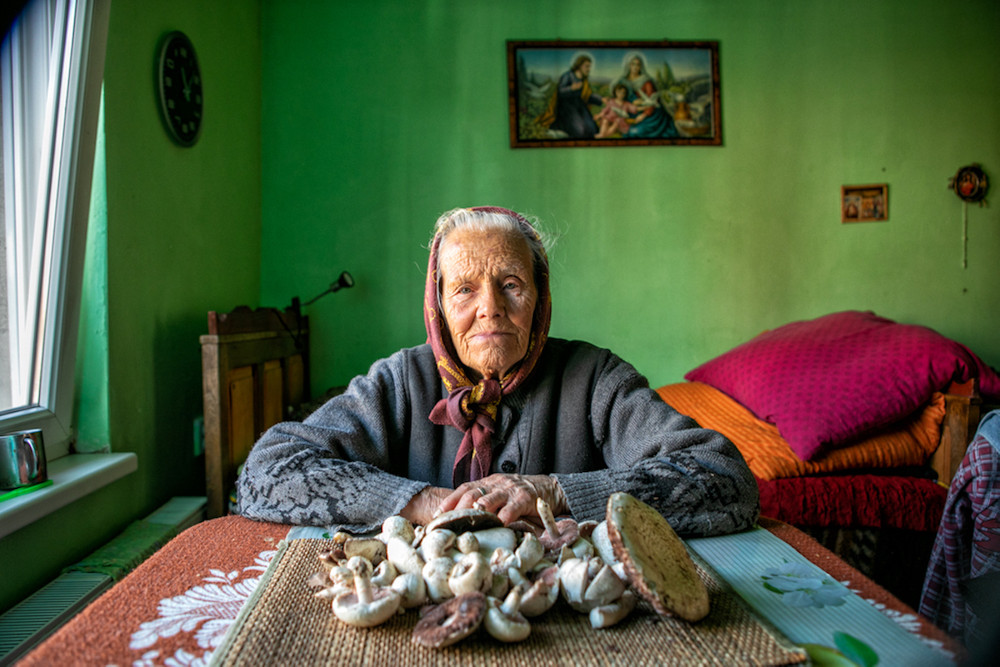 Michele Zousmer - ELDERLY AND ABANDONED: PHOTOGRAPHS OF RESILIENCE ...