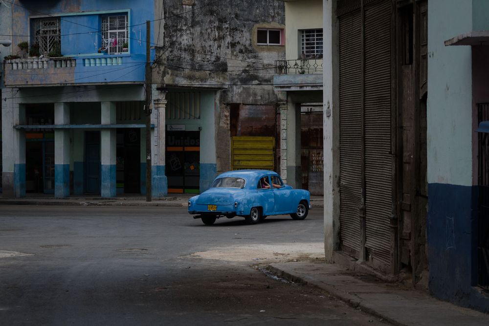 Louis Alarcon - Tropical Street photography | LensCulture