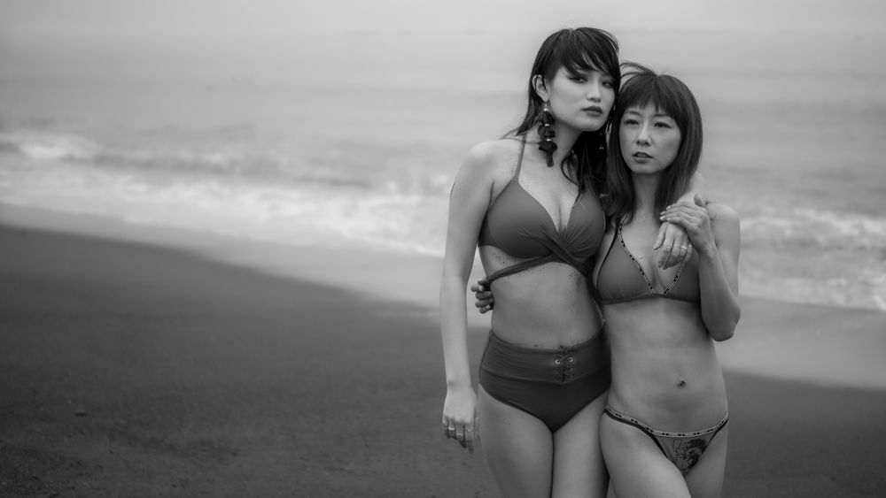 Shirley vR - Playing with water | LensCulture