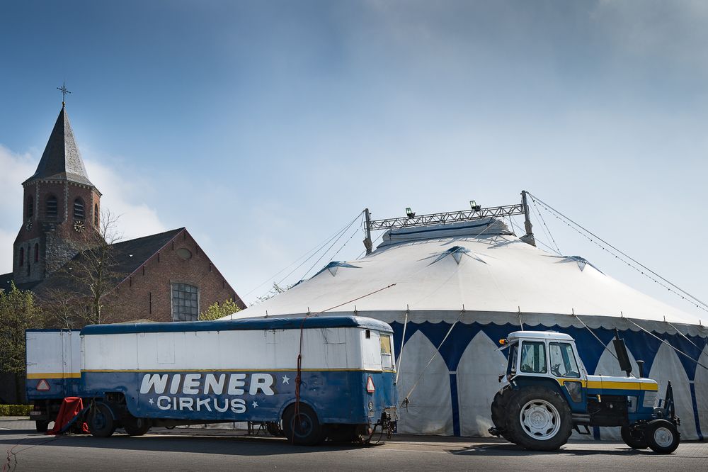 nele martens - Achter de schermen van het Wiener Circus | LensCulture