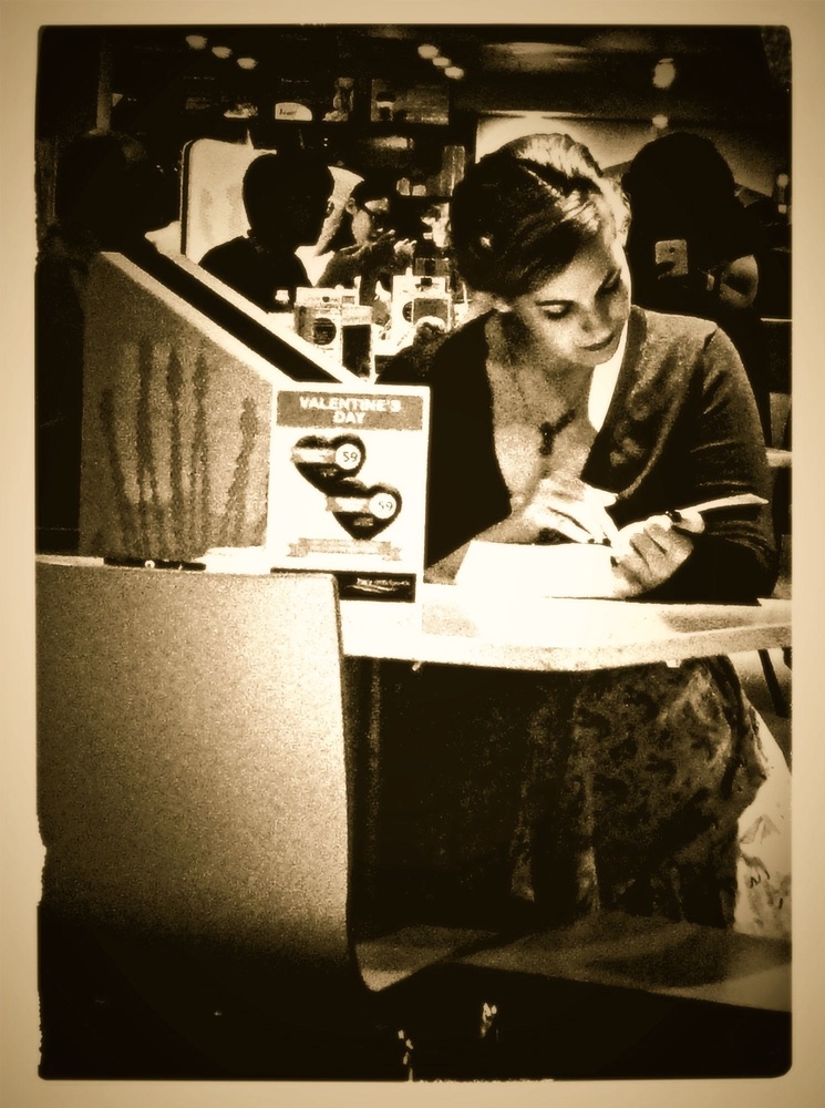 Tracey Jones - The Cafe Scene | LensCulture