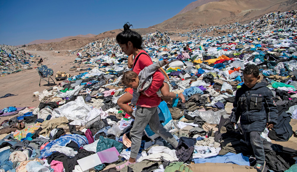 martin bernetti - CHILE-ENVIRONMENT-CLOTHES-RECYCLING | LensCulture