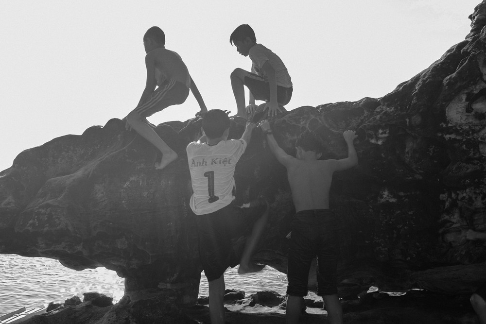 Lam Bui - At Play | LensCulture