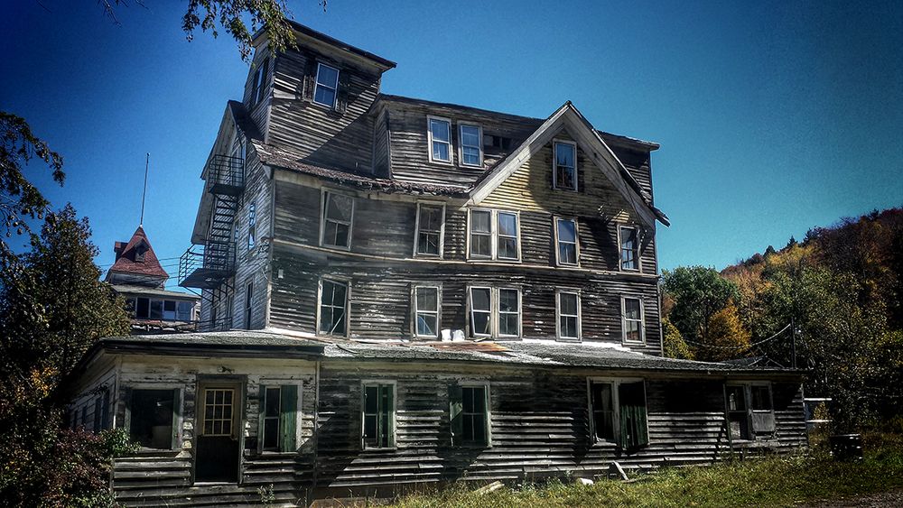 Colleen Drew - Cold Spring Hotel | LensCulture