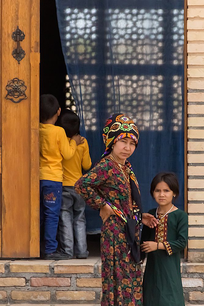 Richard Hyman - Turkmenistan Family | LensCulture