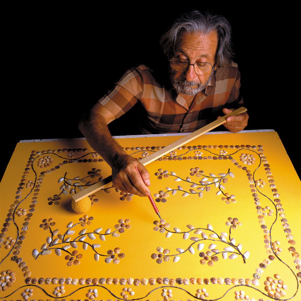 richard khoury - Man of the shells | LensCulture