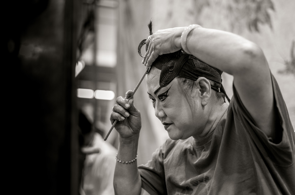 Yang Chua - Teochew Opera Backstage Confidential | LensCulture