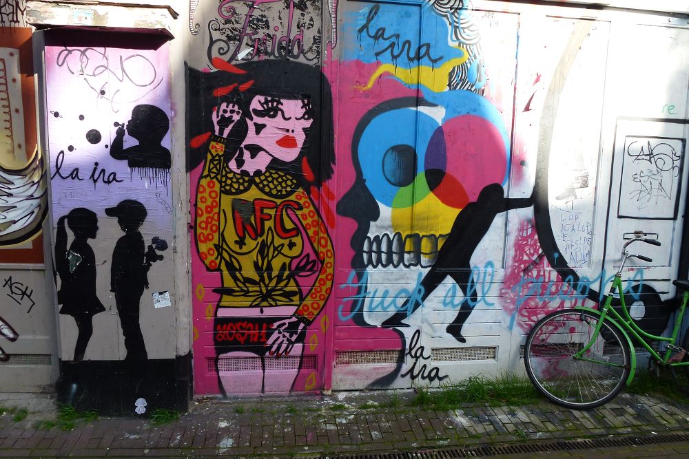 Margaret Kay Dodd - WHEELS AND WALLS | LensCulture