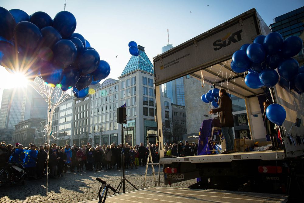 Olaf Dreyer - Pulse of Europe - A movement for Europe | LensCulture