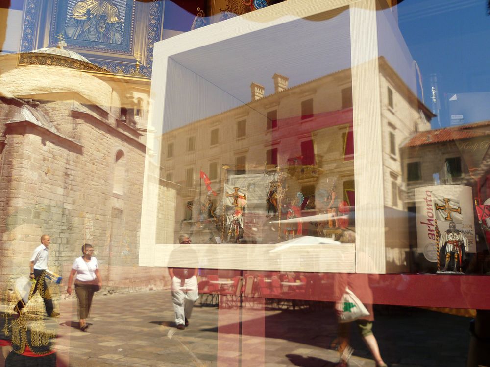 Esther WHYATT - Shop window reflections | LensCulture