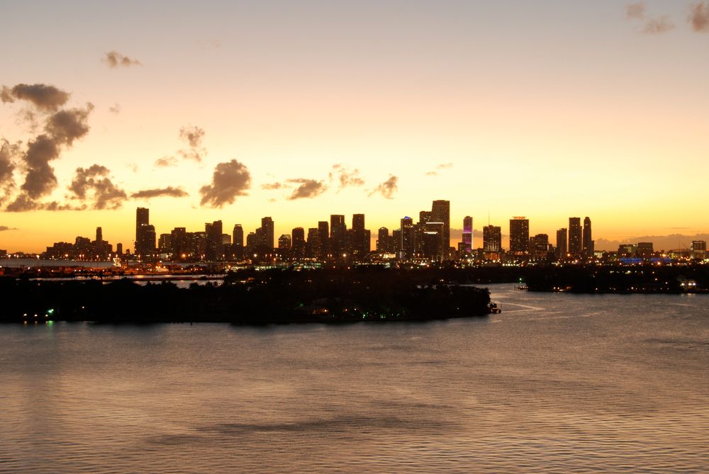 Peter Tawil - Chasing Sunsets | LensCulture