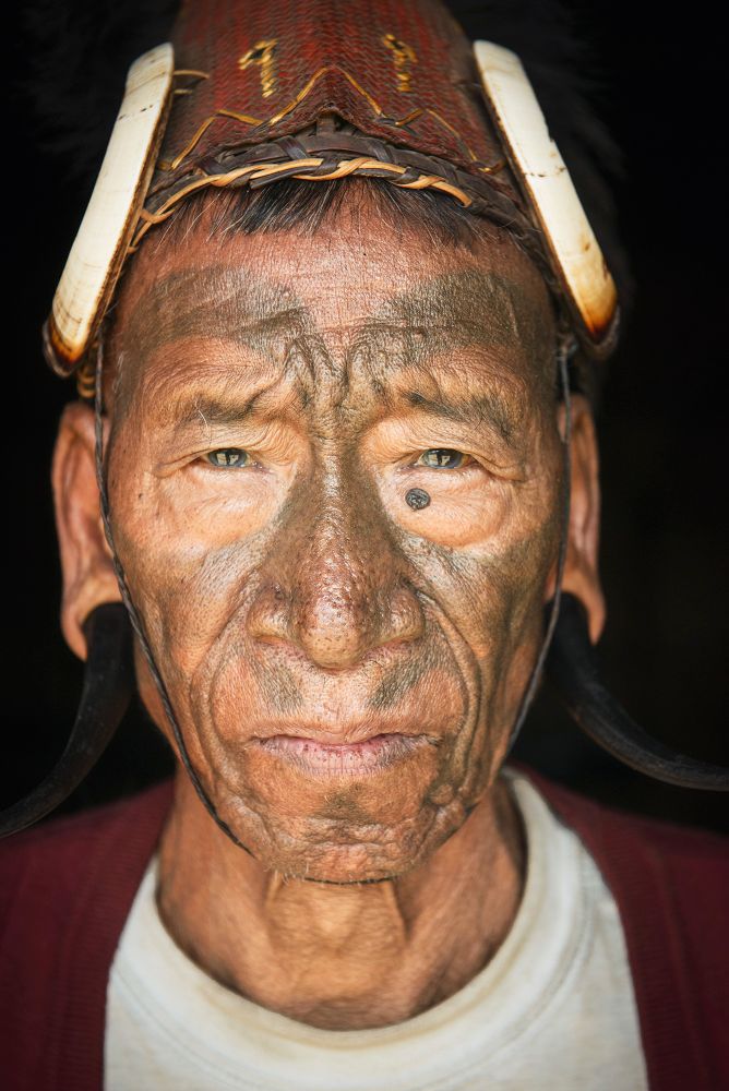 Jonathan Stokes - Portraits while on editorial assignments | LensCulture