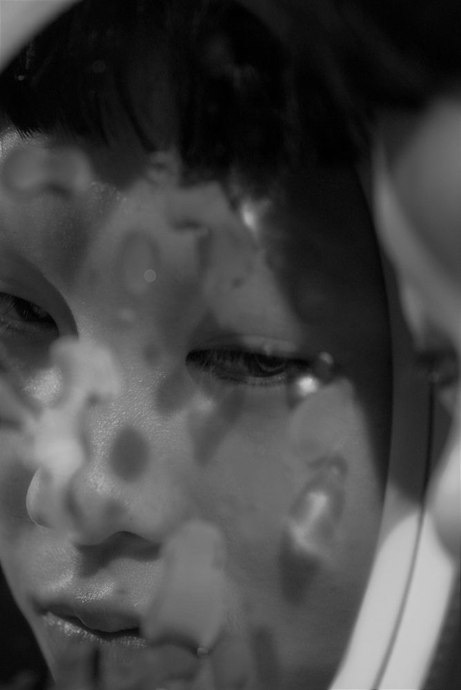 Lingrui Feng - Looming Face | LensCulture