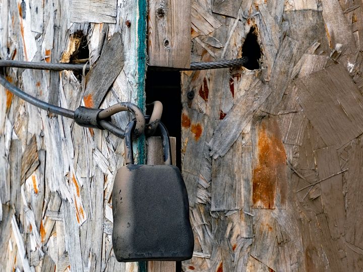 Daniel Teafoe - JOURNAL #1 - WALKABOUTS DURING LOCKDOWN | LensCulture