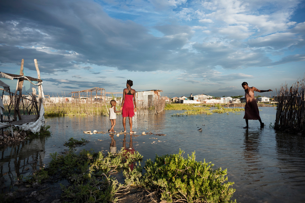 Alessandro Grassani - Environmental Migrants: Haiti | LensCulture