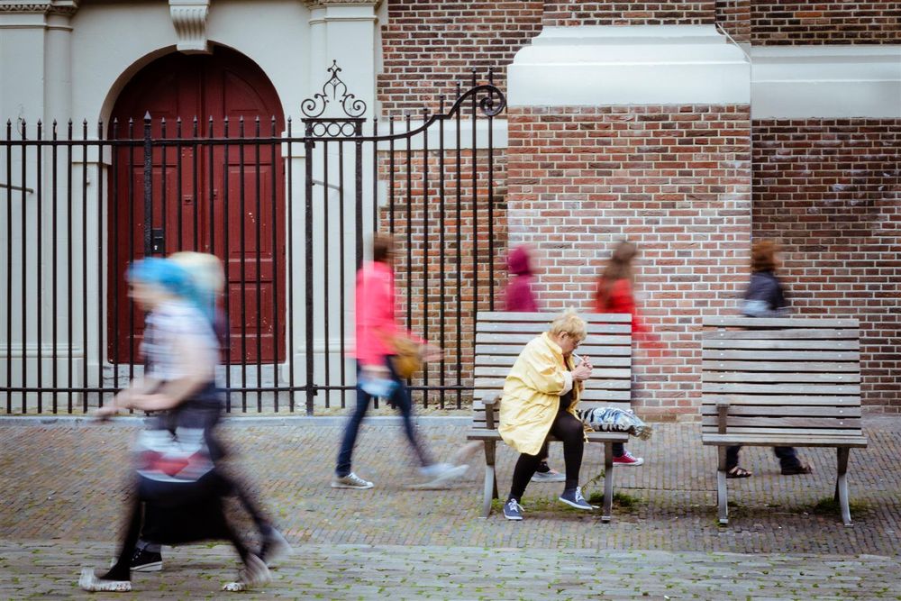 Ernest Fernández - PEOPLE IN BLUR | LensCulture