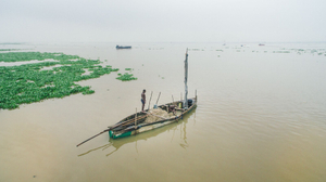 Sebastian Barros - Sand miners of Lagos Lagoon | LensCulture