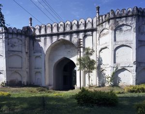 Peter Elliston - Broken Monuments | LensCulture