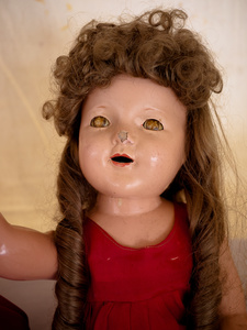 Leann Shamash - Aging Dolls | LensCulture