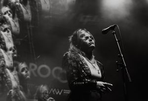 Mollie Crowe - Woman Who Rocks | LensCulture