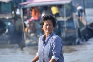 robert linsky - street life on the river | LensCulture