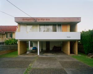 Simon Cuthbert - The Architecture of Waiting | LensCulture