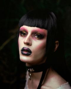 Jan Klos - Queens at Home | LensCulture