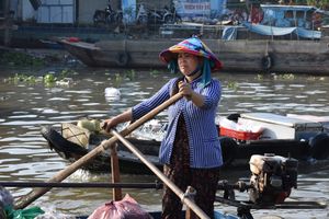 robert linsky - street life on the river | LensCulture