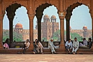Jeffrey Roe - Street Images From Around the World | LensCulture