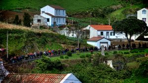 Joseph Amaral - The Romeiros of Sao Miguel Azores | LensCulture