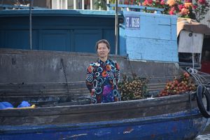 robert linsky - street life on the river | LensCulture