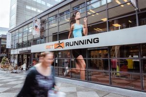 Ernest Fernández - PEOPLE IN BLUR | LensCulture