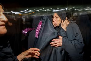 Amin Nazari - Pilgrims | LensCulture