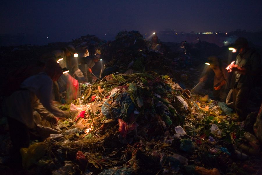 Smokey Mountain, Cambodia - Photographs and text by Nigel Dickinson ...